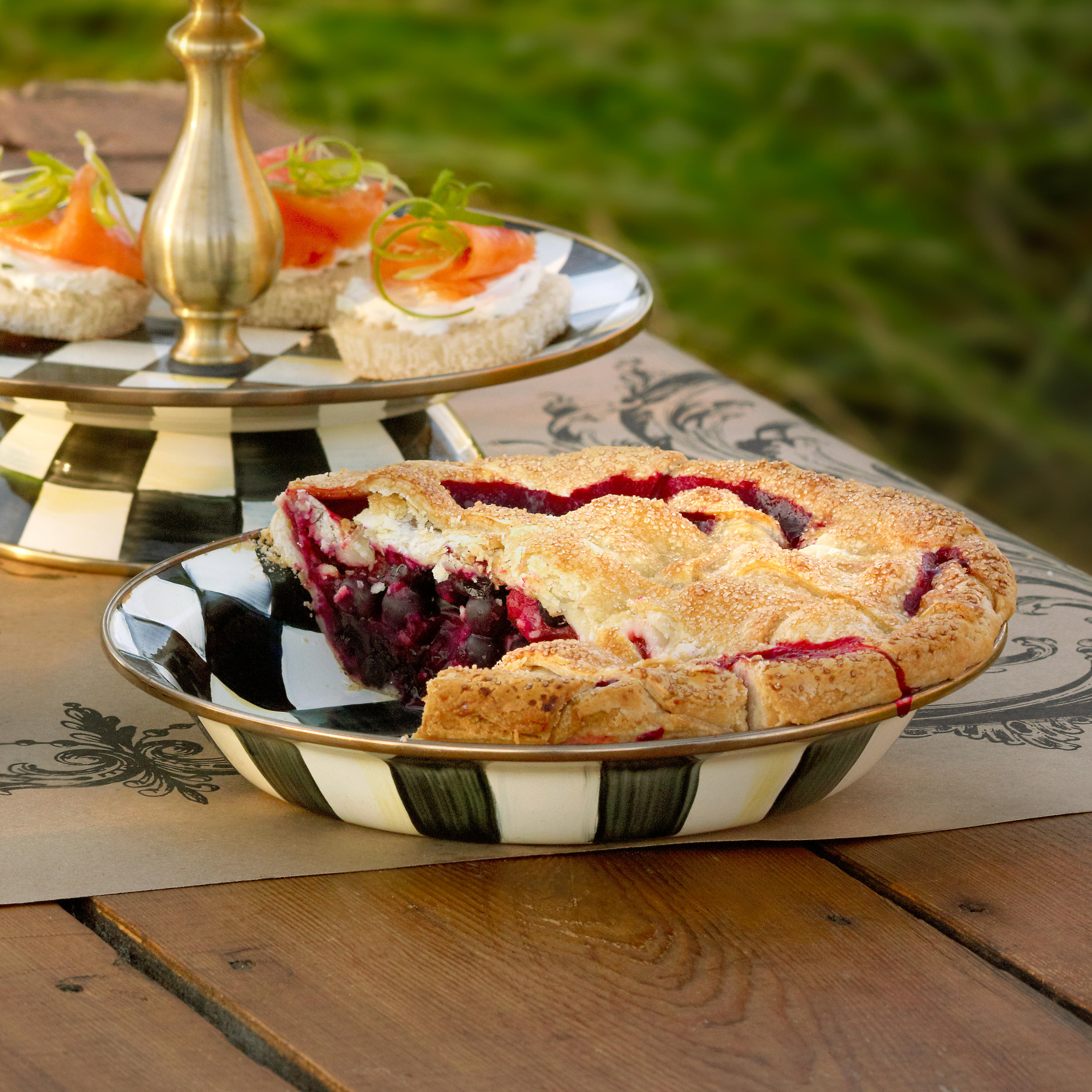 Courtly Check Enamel Pie Plate Cornelia Park Courtly Check Enamel Pie Plate Cornelia Park